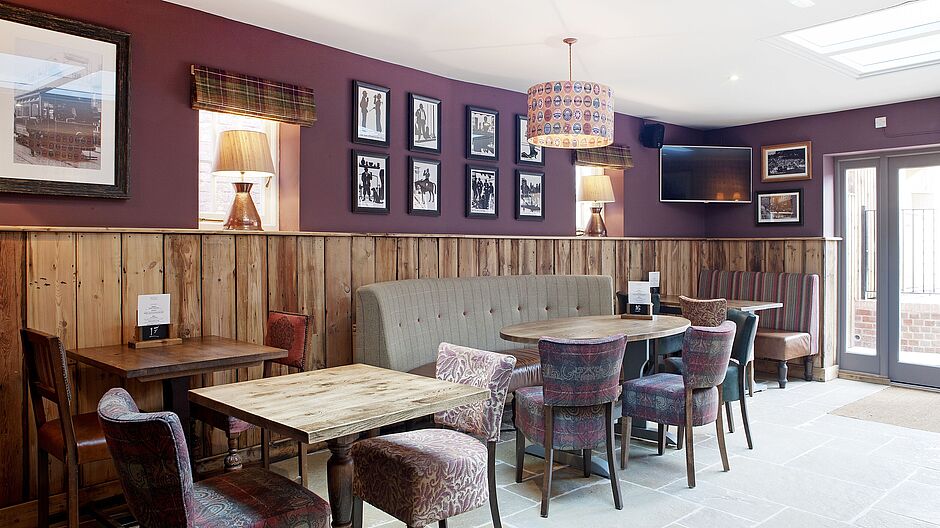 Pub with live sports and beer garden in Wokingham - The Broad Street Tavern